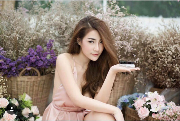 លើសហើយ Bowlki បញ្ចេញដើមទ្រូង កណ្តាលវាល គ្រាន់តែយកដៃបាំងបន្តិច - Khmerload