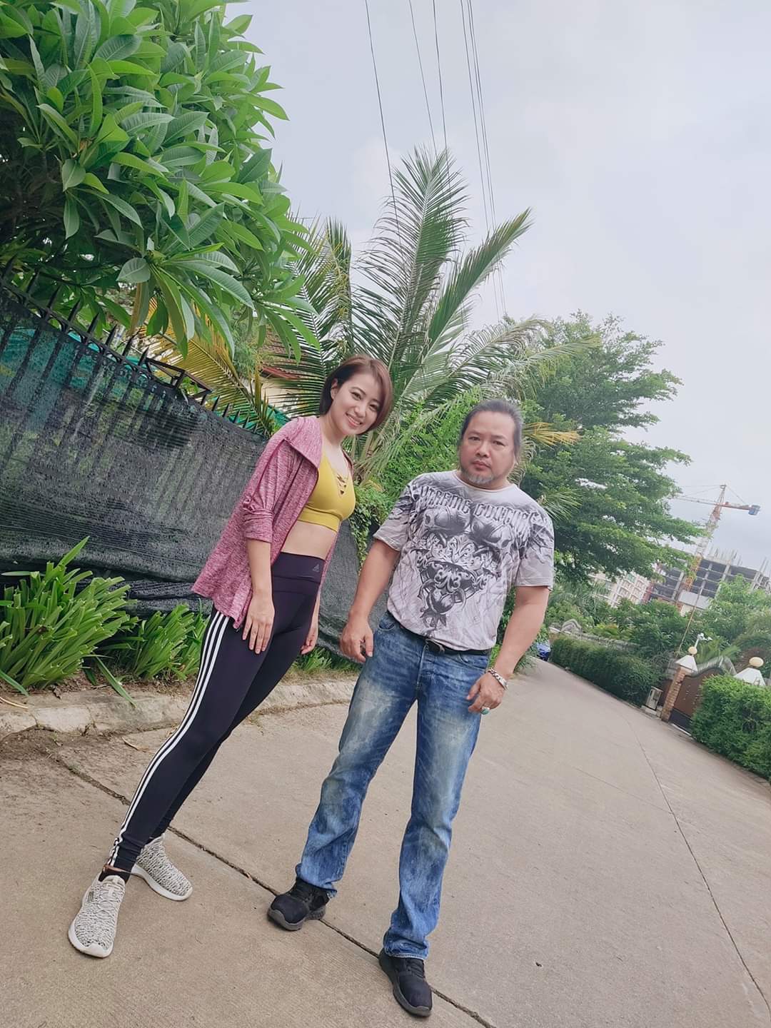 ကျစ်လစ်သွယ်လျတဲ့ ခန္ဓာကိုယ်အချိုးအစား အလှတရားတွေကို အထင်းသားပေါ်လွင်စေတဲ့အားကစားဝတ်စုံလေးနဲ့ ဆ ...