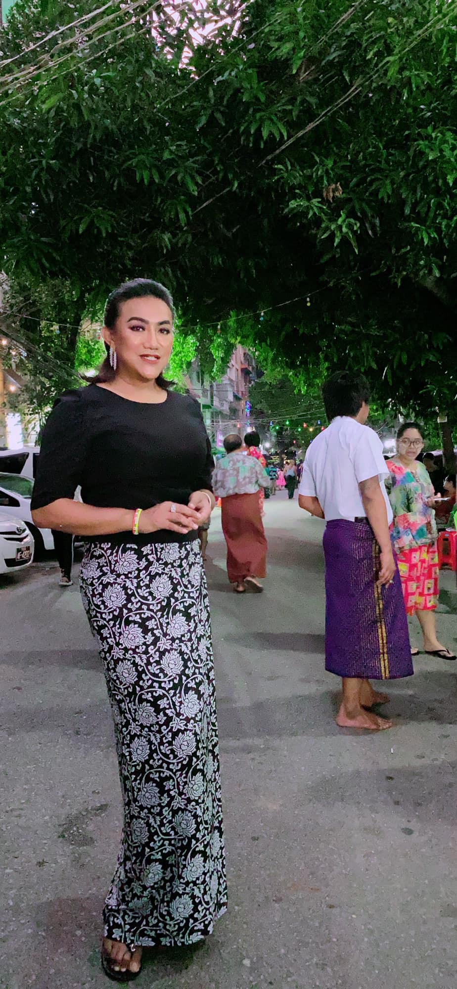 ချစ်သူပို့တဲ့Message လေးတစ်စောင်ကြောင့်ကြည်နူးနေတဲ့ သုသု - Myanmarload