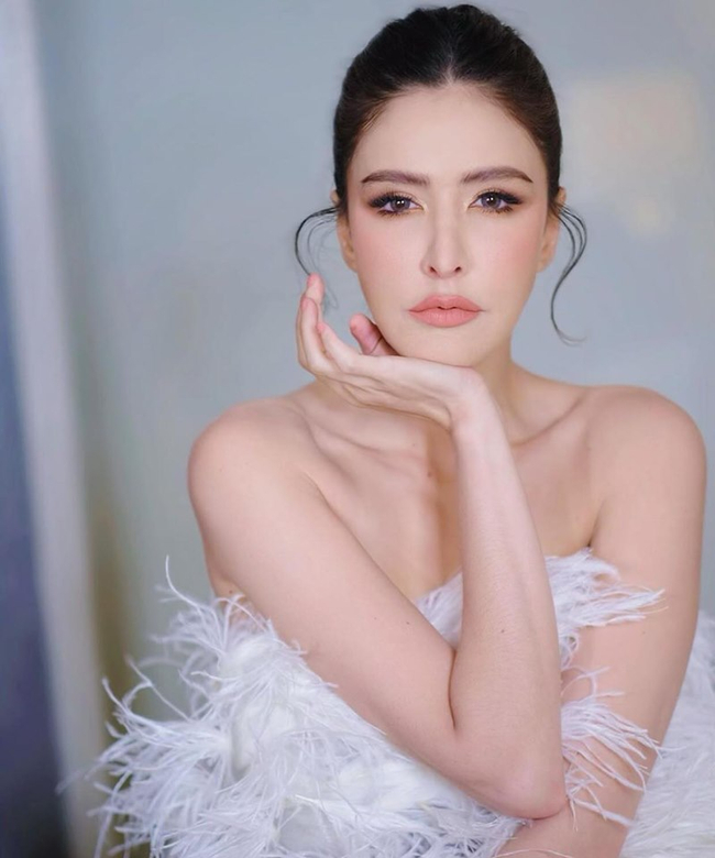 អ្នកណាទប់សំណើចបាន Sririta តែងខ្លួនស្អាតដូចព្រះនាង តែបែរជាធ្វើបែបនេះ - Khmerload | Cambodia ...