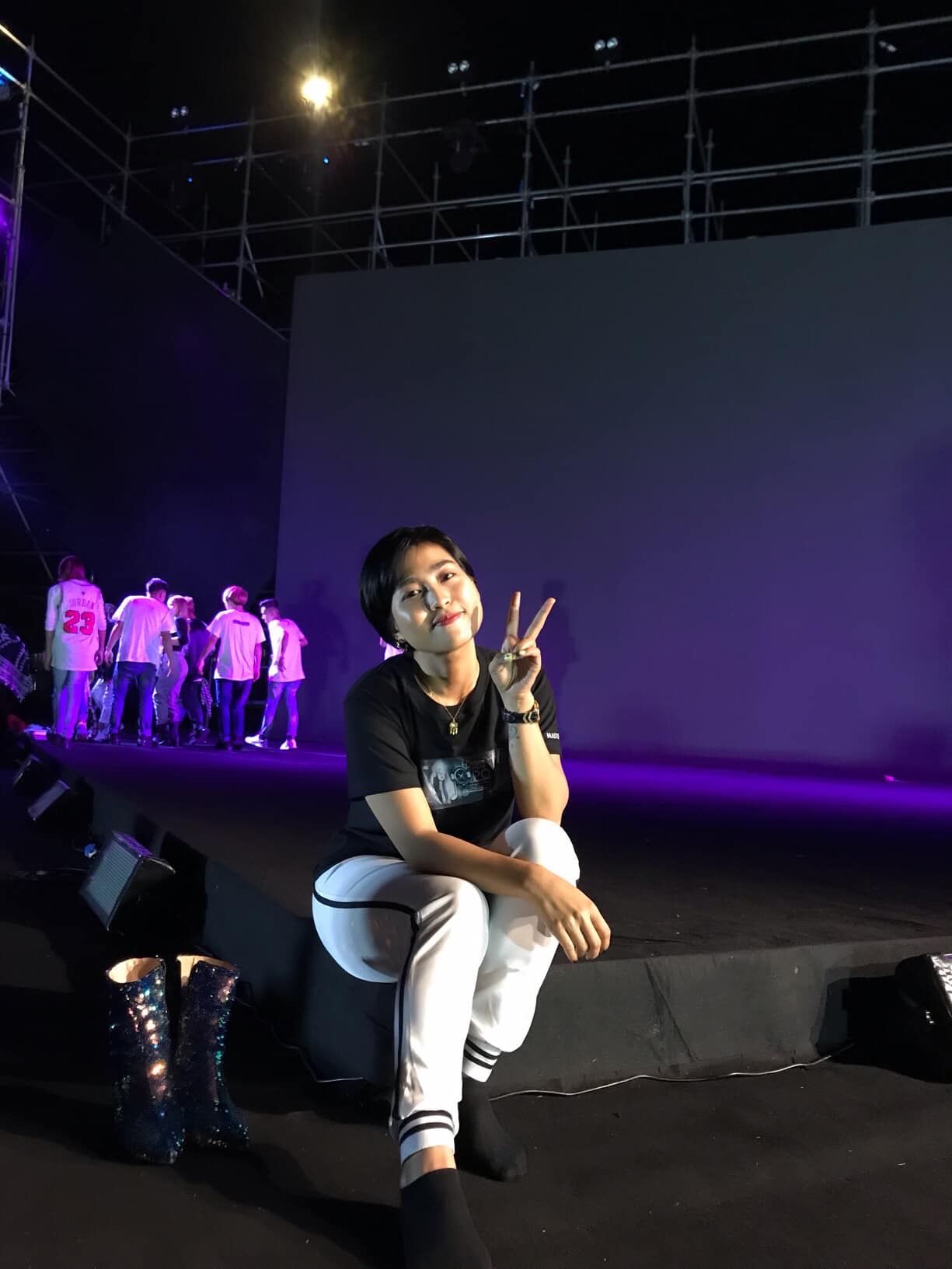 သွယ်လျလှပပြီးတစ်ကိုယ်လုံးကိုထင်းကနဲမြင်နေရတယ့်အမိုက်စားဖက်ရှင ...