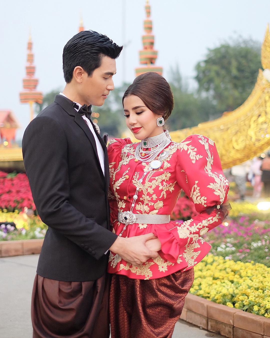 ធ្លាប់តែឃើញ Baitoey Rsiam ក្នុងឈុតស៊ិចស៊ី តែពេលមកស្លៀកពាក់ឈុតបែបនេះ ពិតជាស្អាតប្លែក - Khmerload