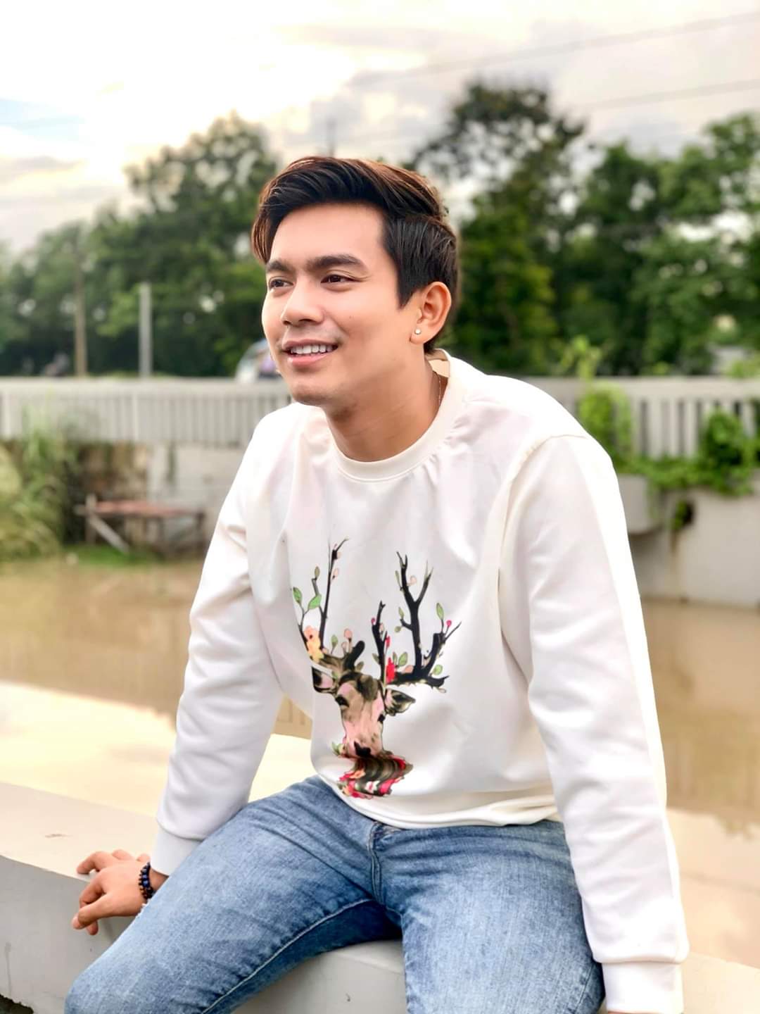 မိန်းကလေးပရိသတ်တွေ ကြွေသွားရလောက်အောင် စကားလုံးလှလှလေးတွေနဲ့ ခြွေချလိုက်ပြန်တဲ့ ကျော်ထက်ဇော ...