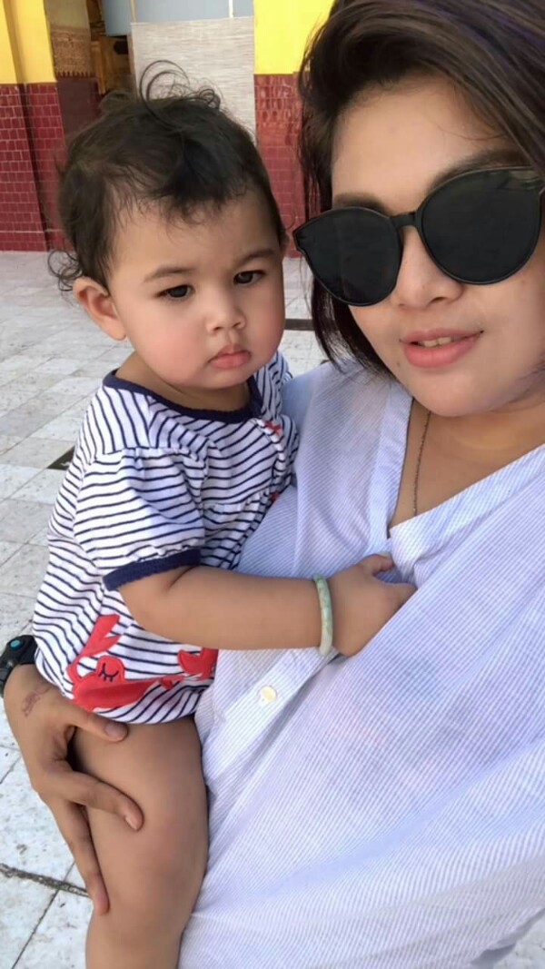 မိမိလို သမီးလေးကို နာကျင်မှုတွေနဲ့ မကြီးပြင်းစေရဘူးလို့ ဆိုတဲ့ အေသင်ခ ...